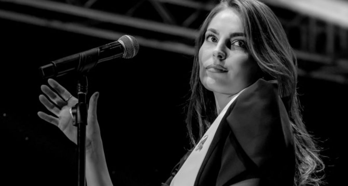 Inspiracija sa scene: Džejla Ramović u haljini koju smo odmah pronašli